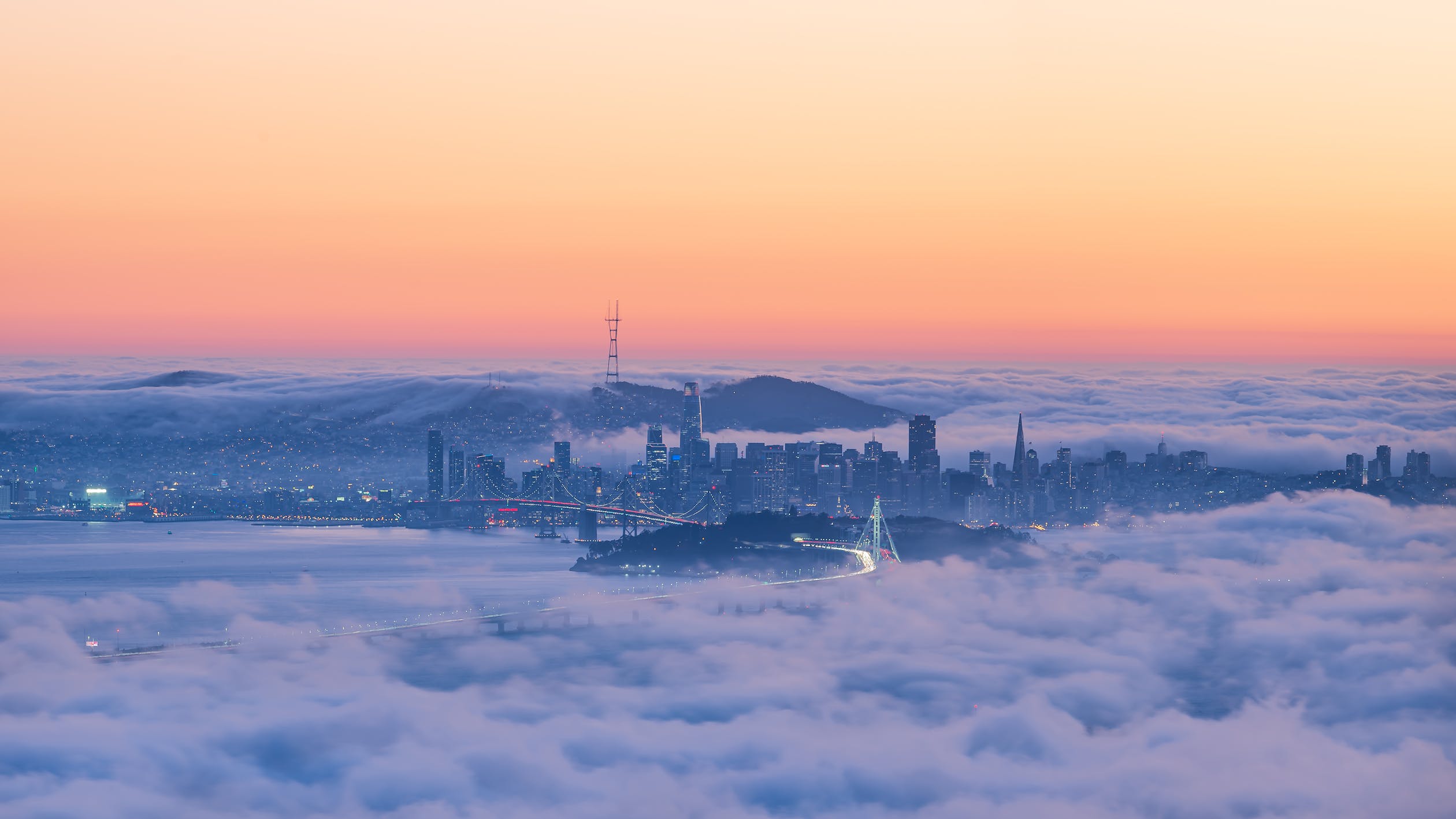 Let's Revisit This Gorgeous Timelapse of Fog Rolling Into Oakland