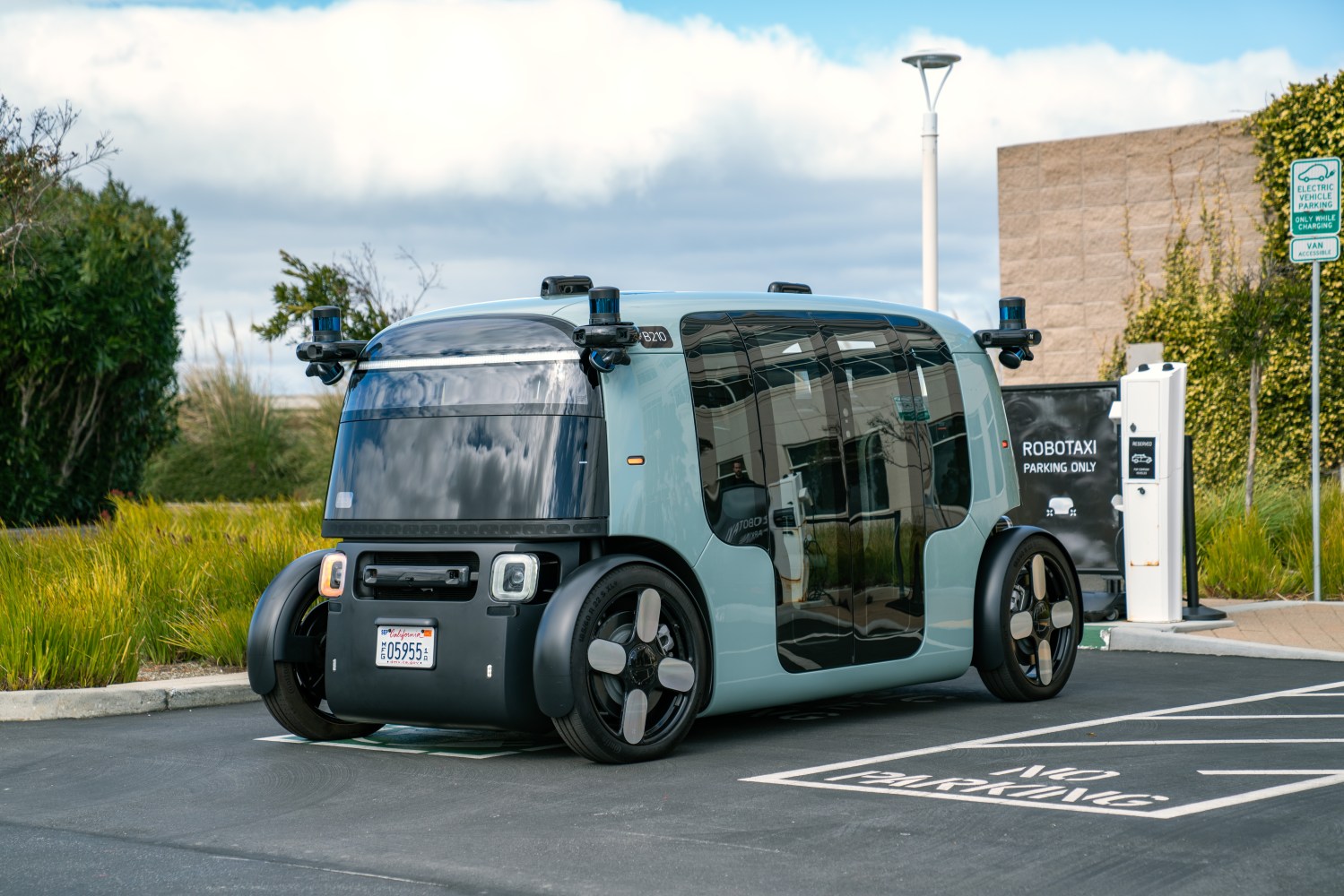 San Francisco’s Newest Robotaxis Hit the Streets … Looking Like Toasters